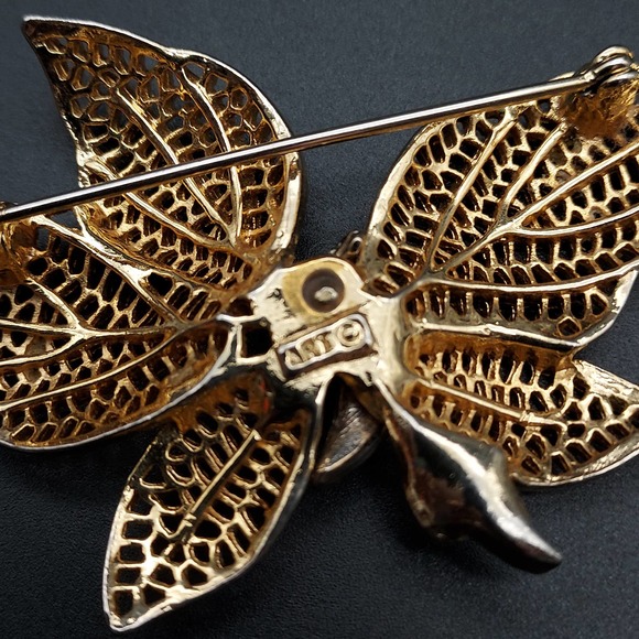Art | Jewelry | Signed Art Gold Tone Rhinestone Leaf Brooch Vintage ...